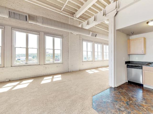 L15 Lofts Studio Apartment for Rent at 801 S 15th St, Omaha, NE 68108