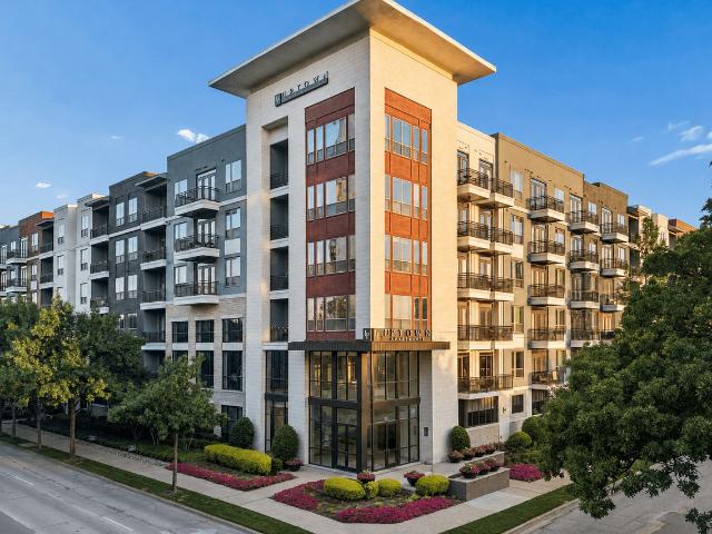 L2 Uptown Studio Apartment for Rent at 2828 Lemmon Ave E, Dallas, TX 75204