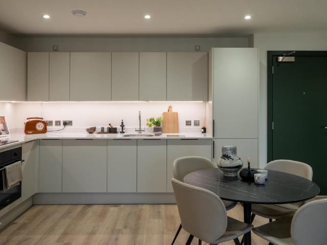 L407, Anchor Works, Dumballs Road, 2 bed flat to rent £1,477 pcm £341 pw