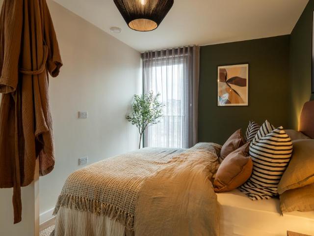 L524, Anchor Works, Dumballs Road, 2 bed flat to rent £1,575 pcm £363 pw