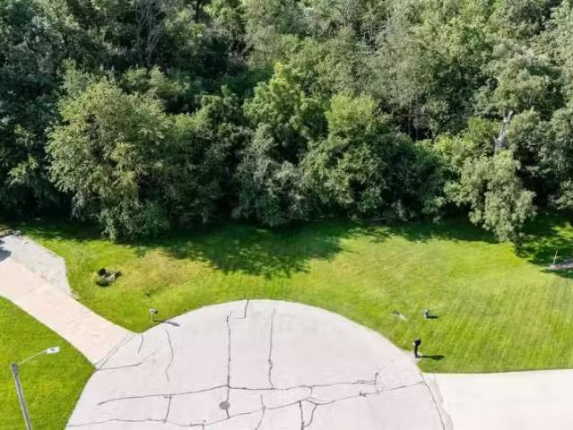l OT 10 KERVIN CT, ROBINS, IA 52328 Single Family Residence Fo.