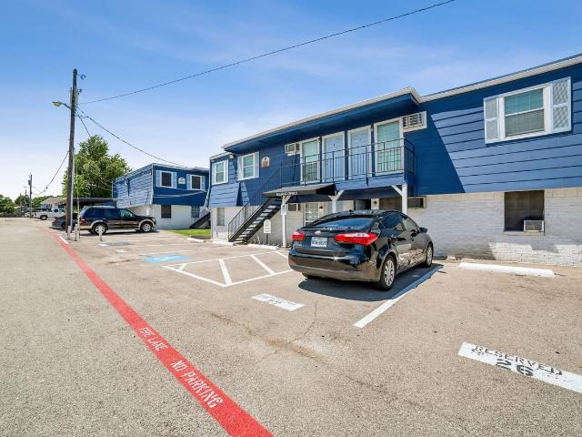 L ABRI APARTMENTS 2 Bedroom Apartment for Rent at 200 W Pioneer Pkwy, Arlington, TX 76010