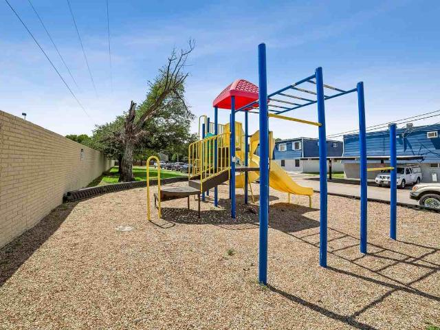 L ABRI APARTMENTS 2 Bedroom Apartment for Rent at 200 W Pioneer Pkwy, Arlington, TX 76010