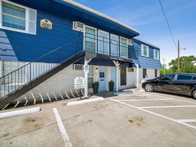 L ABRI APARTMENTS 3 Bedroom Apartment for Rent at 200 W Pioneer Pkwy, Arlington, TX 76010