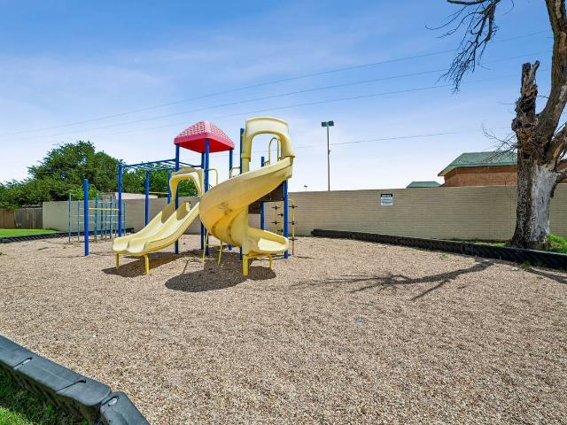 L ABRI APARTMENTS Studio Apartment for Rent at 200 W Pioneer Pkwy, Arlington, TX 76010