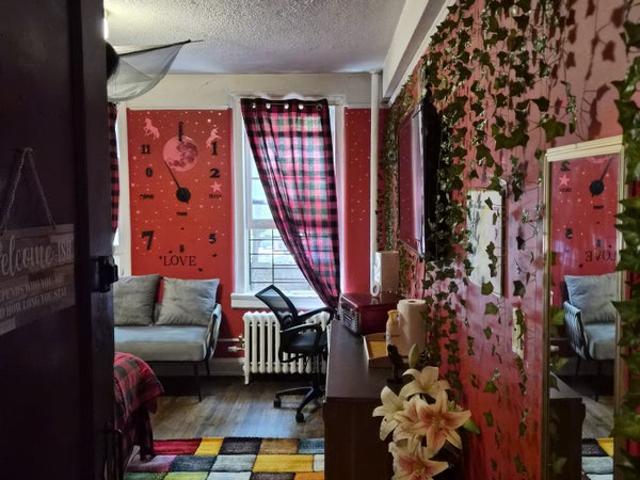 L.E.S.Colorful flat with cool private room