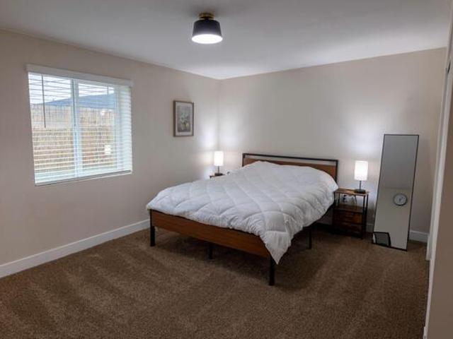 L@@K New paint, new floors, new beds, andddd everything else is new as well. Come enjoy a spacious renovated home today