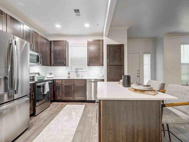 La Villita Lakeside and Landings 1 Bedroom Apartment for Rent at 6727 Deseo, Irving, TX 75039