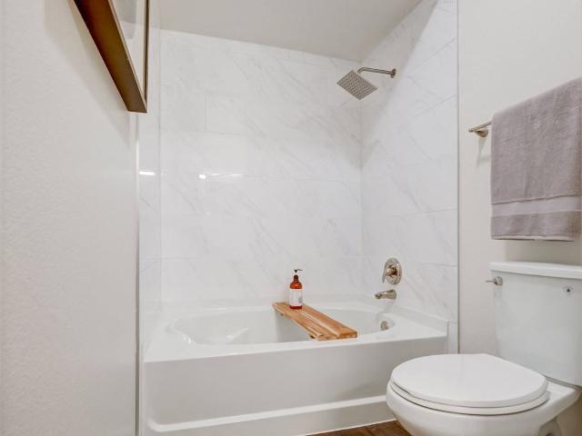 La Villita Lakeside and Landings 1 Bedroom Apartment for Rent at 6727 Deseo, Irving, TX 75039