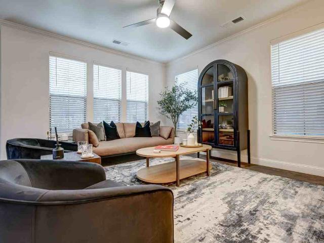 La Villita Lakeside and Landings 3 Bedroom Apartment for Rent at 6727 Deseo, Irving, TX 75039