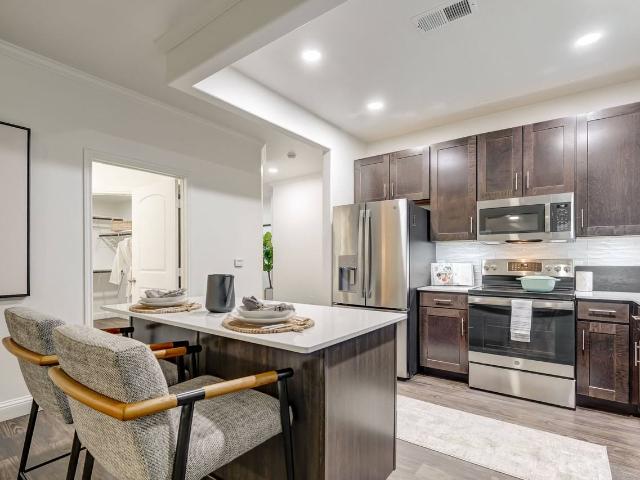 La Villita Lakeside and Landings 3 Bedroom Apartment for Rent at 6727 Deseo, Irving, TX 75039