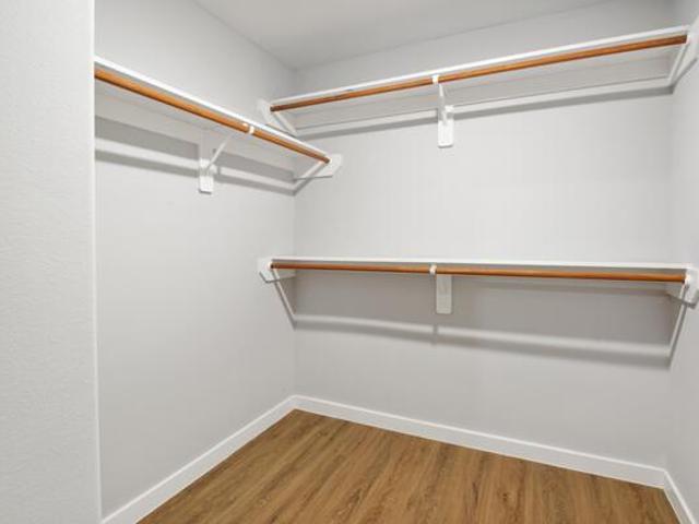 La Casita HTX: Live w/ 2 roommates in a modern & affordable home near Downtown & IAH Airport!