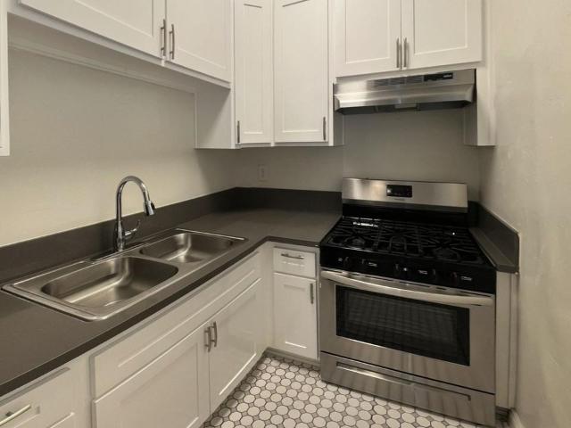 La Chandelle Apts. Charming building. Renovated Apartments Available. Hardwood Floors! Studio Apartment for Rent at 525 S Gramercy Pl, Los Angeles, CA 90020 Greater Wilshire