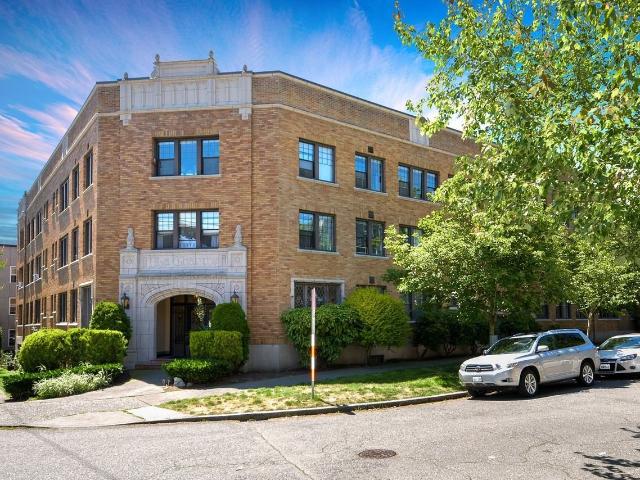 La Charme Apartments Studio Apartment for Rent at 637 3rd Ave W, Seattle, WA 98119 Lower Queen Anne