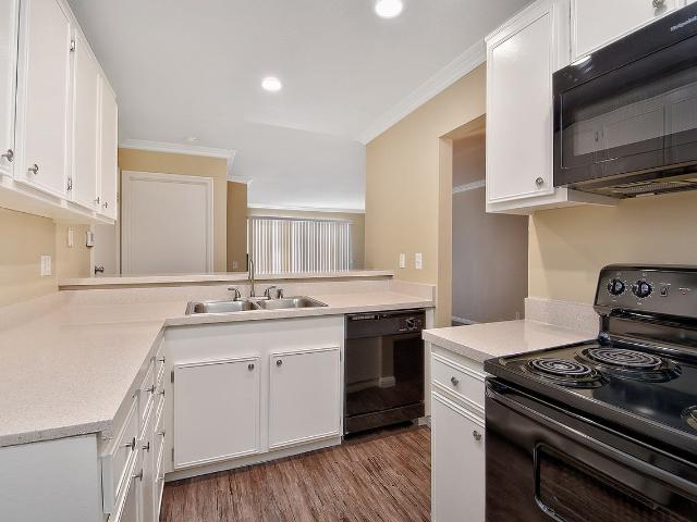 LA COSTA Studio Apartment for Rent at 1401 N Placentia Ave, Fullerton, CA 92831
