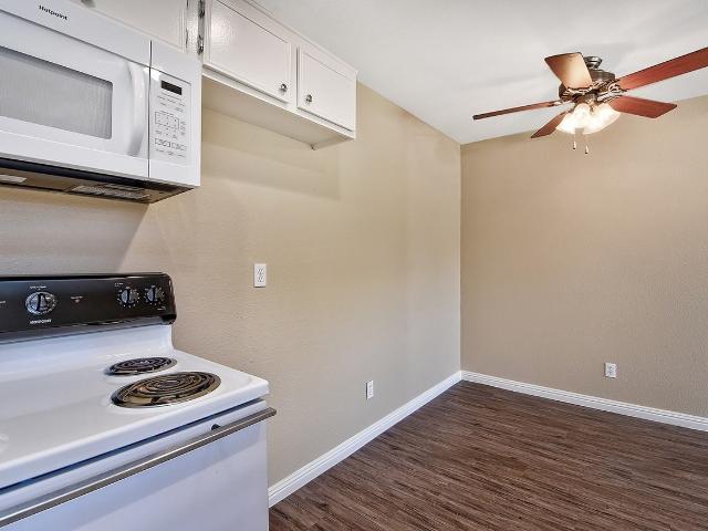 LA COSTA Studio Apartment for Rent at 1401 N Placentia Ave, Fullerton, CA 92831
