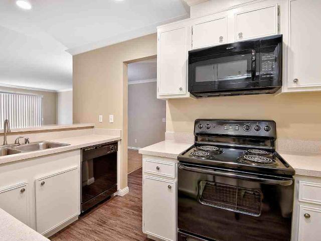 LA COSTA Studio Apartment for Rent at 1401 N Placentia Ave, Fullerton, CA 92831