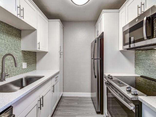 La Jolla Blue 1 Bedroom Apartment for Rent at 7039 Charmant Dr, San Diego, CA 92122 University City