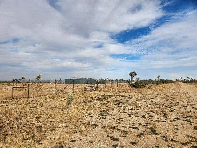 LA Mesa Rd, Phelan, CA 92371