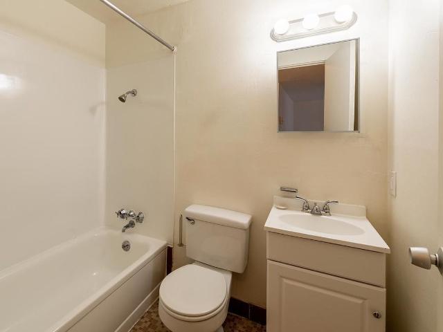 La Rochelle 1 Bedroom Apartment for Rent at 1821 Harvard Ave, Seattle, WA 98122 Broadway