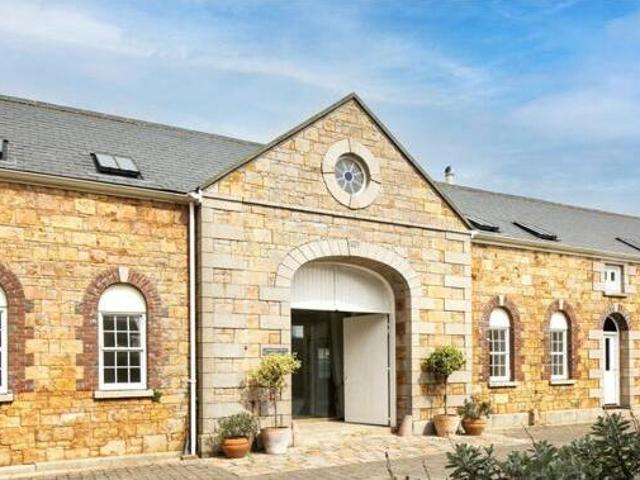 La Route De Beaumont, St. Peter, 3 Bedroom Mews