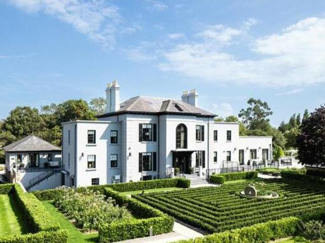 La Rue De La Vignette, St Saviour, 7 Bedroom Detached