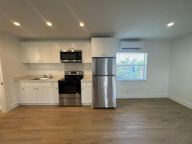 La Siesta Apartments I LLC 1 Bedroom Apartment for Rent at 1409 1413 1409 1413 N Dixie Hwy | 899 & 1041 1045 NE 15th Street, Fort Lauderdale, FL 33304 Lake Ridge