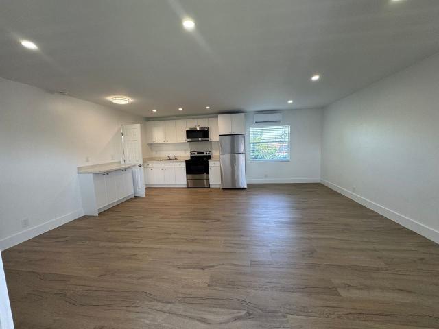 La Siesta Apartments I LLC 1 Bedroom Apartment for Rent at 1409 1413 1409 1413 N Dixie Hwy | 899 & 1041 1045 NE 15th Street, Fort Lauderdale, FL 33304 Lake Ridge