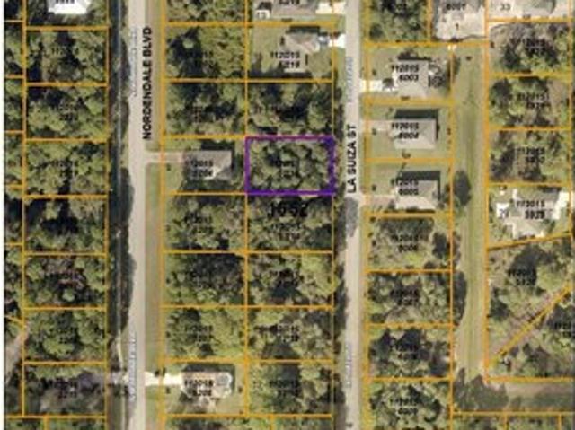 LA Suiza St, North Port, FL 34288