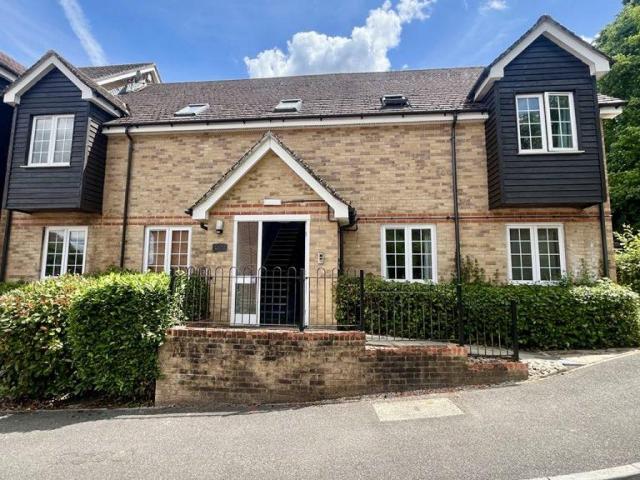 Lamtarra Way, Newbury RG14 2 bed flat to rent £1,275 pcm £294 pw