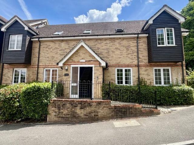 Lamtarra Way, Newbury RG14, 2 bed flat to rent, £1,275 pcm | PrimeLocation