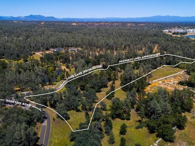 Lamb Ln, Redding, CA 96001