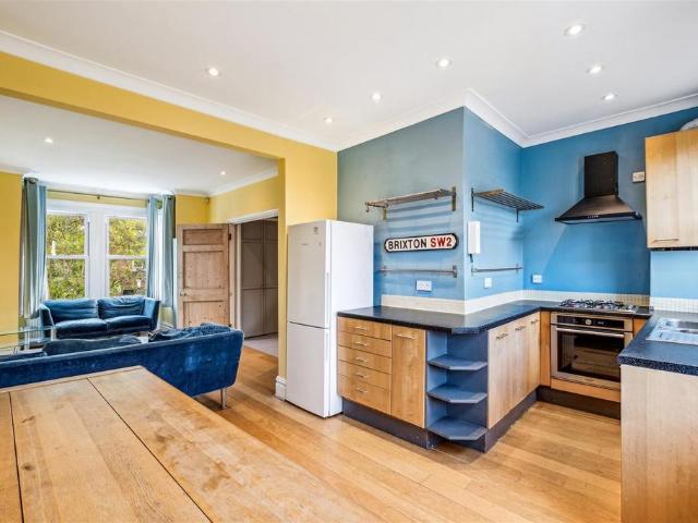 Lambert Road, Brixton 2 bed flat to rent £2,700 pcm £623 pw