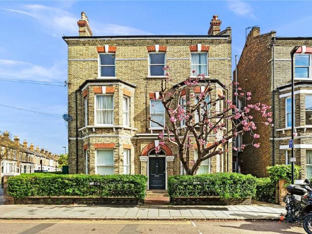 Lambert Road, Brixton, London, SW2 2 bed flat to rent £2,200 pcm £508 pw