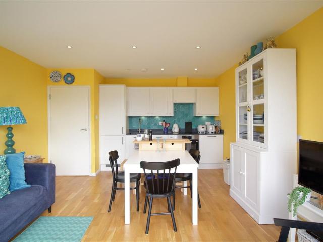 Lambert Road, Brixton SW2, 2 bed flat to rent, £2,250 pcm | PrimeLocation