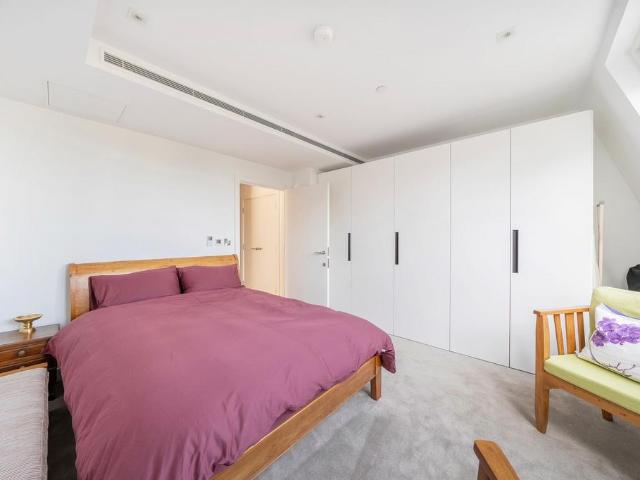 Lambeth High Street, London, SE1 1 bed apartment to rent £2,600 pcm £600 pw