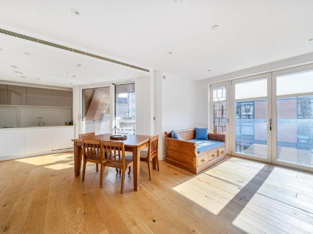 Lambeth High Street, London, SE1 1 bed property to rent £2,708 pcm £625 pw