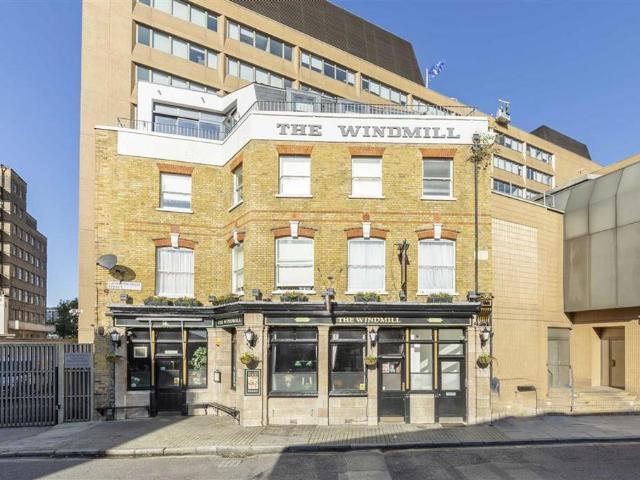 Lambeth High Street, London SE1 2 bed flat to rent £2,650 pcm £612 pw