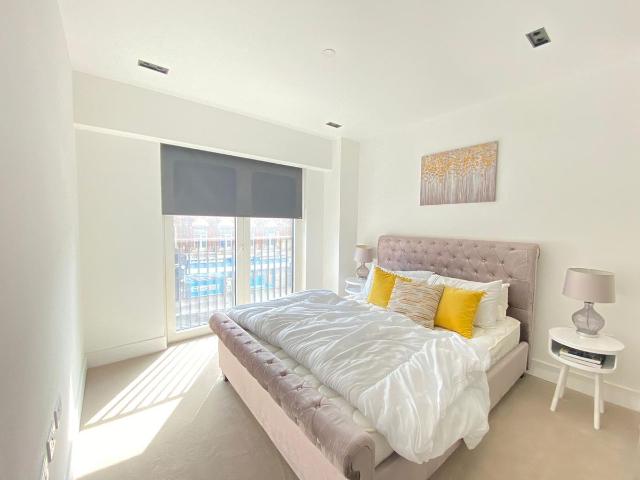 Lambeth Rd, London SW8, 2 bed flat to rent, £3,900 pcm | PrimeLocation