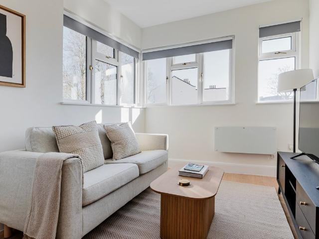 Lambeth SW8, 1 bed flat to rent, £2,710 pcm | PrimeLocation