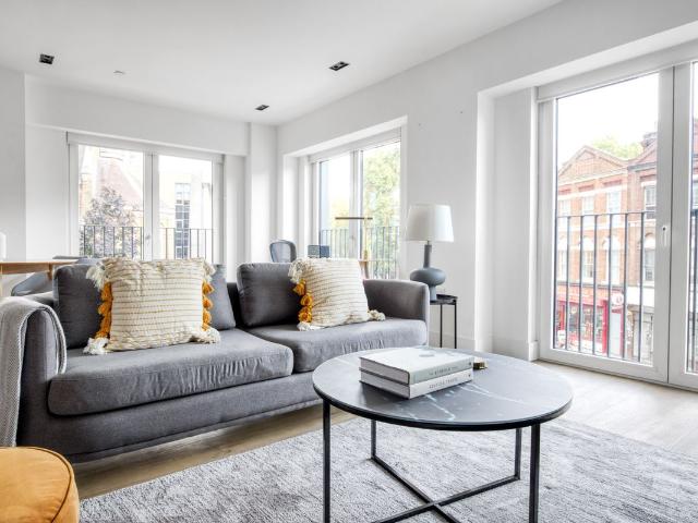 Lambeth SW8, 2 bed flat to rent, £4,840 pcm | PrimeLocation