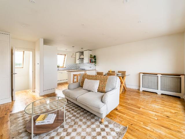 Lambourn Road, London SW4, 2 bed flat to rent, £2,900 pcm | PrimeLocation