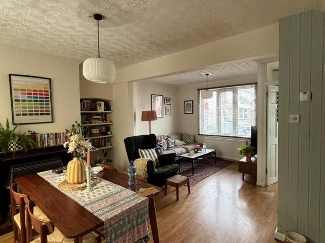 Lambourne Road, Barking IG11 2 bed house to rent £1,995 pcm £460 pw