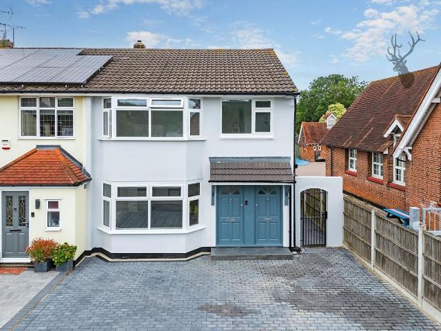 Lambourne Road, Chigwell IG7, 2 bed flat to rent, £1,800 pcm | PrimeLocation