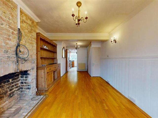 Lambourne Road, Chigwell, IG7 2 bed terraced house to rent £1,595 pcm £368 pw