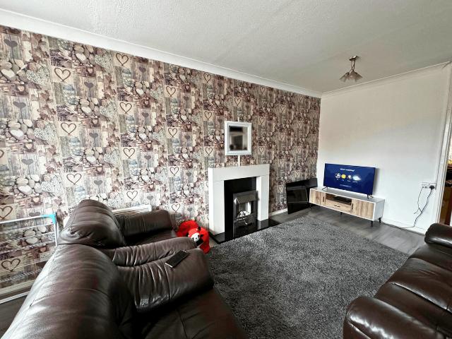 Lambs Farm Road, Horsham RH12, 2 bed maisonette to rent, £1,350 pcm | PrimeLocation