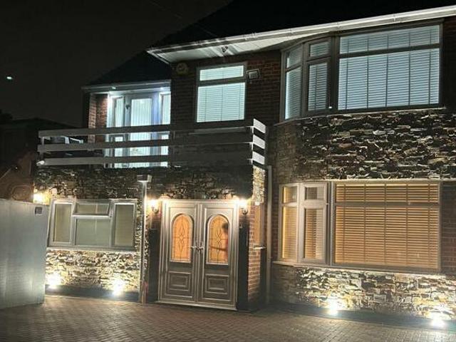 Lambs Lane South, Rainham, 7 Bedroom Semi detached