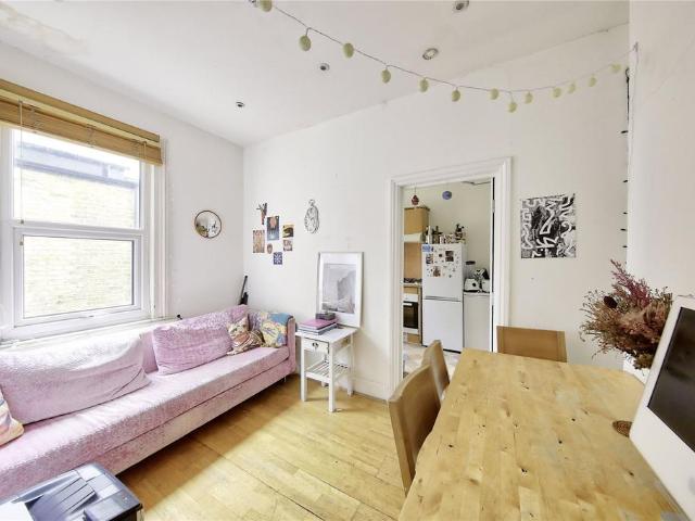 Lambrook Terrace, SW6 4 bed apartment to rent £3,850 pcm £888 pw