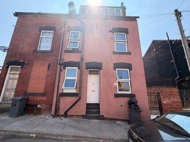 Lambton Place, Leeds, West Yorkshire LS8, 3 bed terraced house to rent, £900 pcm | PrimeLocation