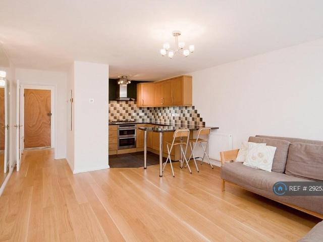 Lambton Road, London, SW20 1 bed flat to rent £1,650 pcm £381 pw